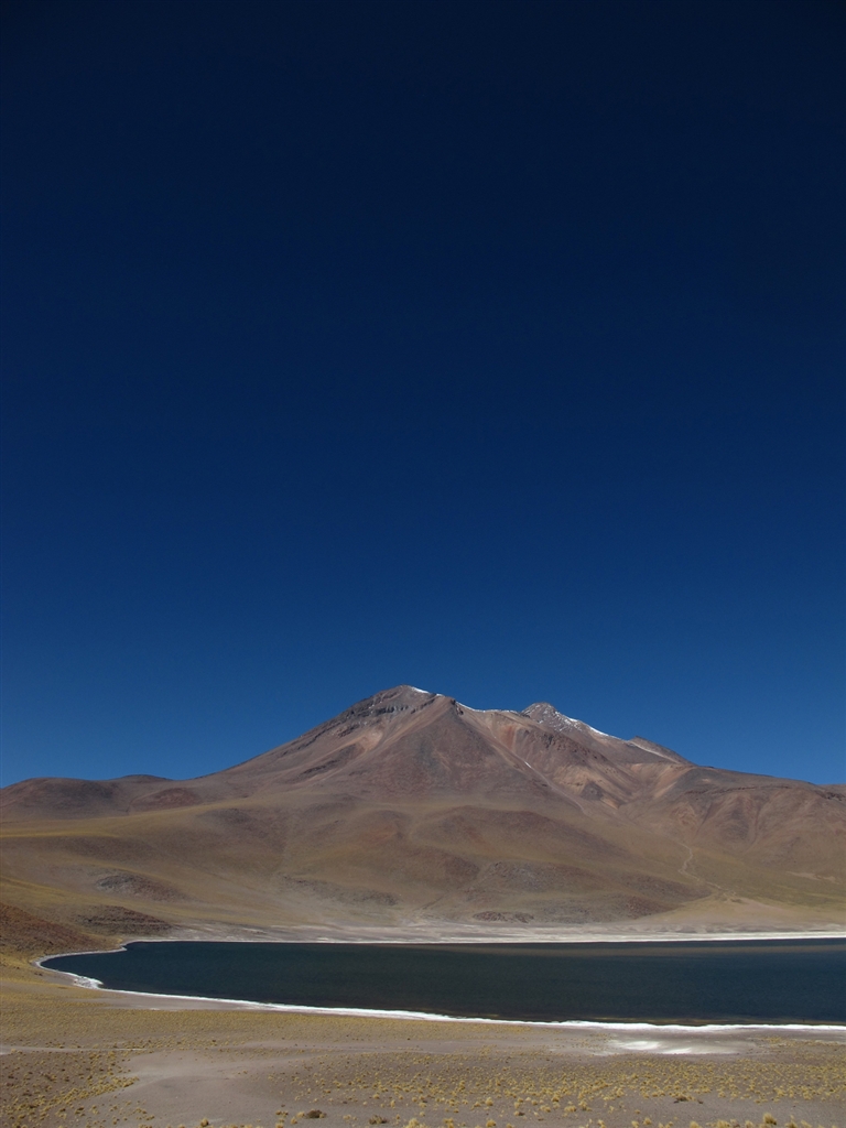 価格.com - 『チリ北部、「ミスカンティ湖」（標高4100m）と火山（標高5600m）』CANON PowerShot G12 太陽を盗ん ...